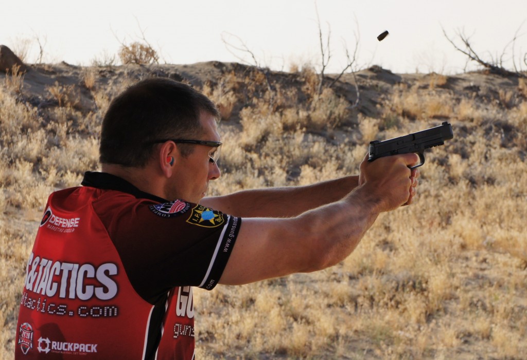 Photo of the day: Mike Hughes shoots the FNS-40 Competition - Gun Nuts ...