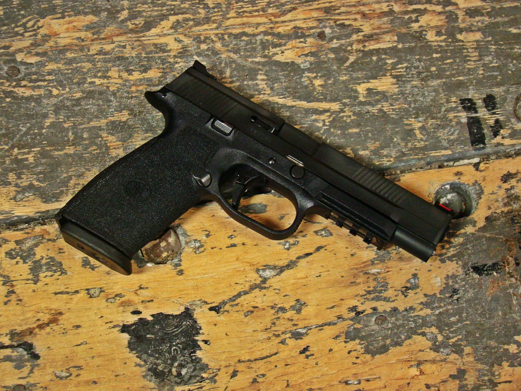 Photo of the day: Customized FNS-9 - Gun Nuts Media